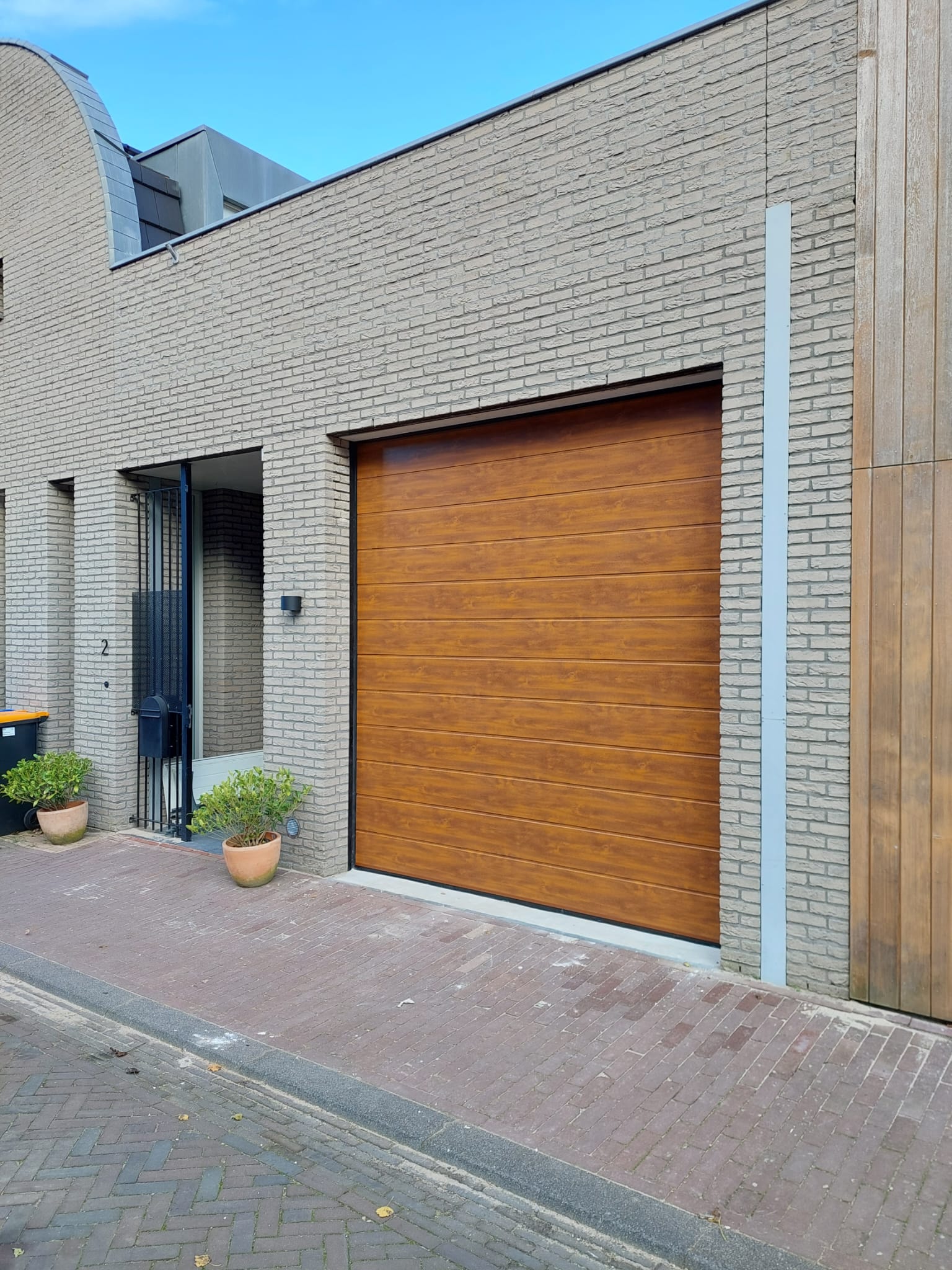 Houtlook garagedeur - Ton Smit Garage- en Bedrijfsdeuren