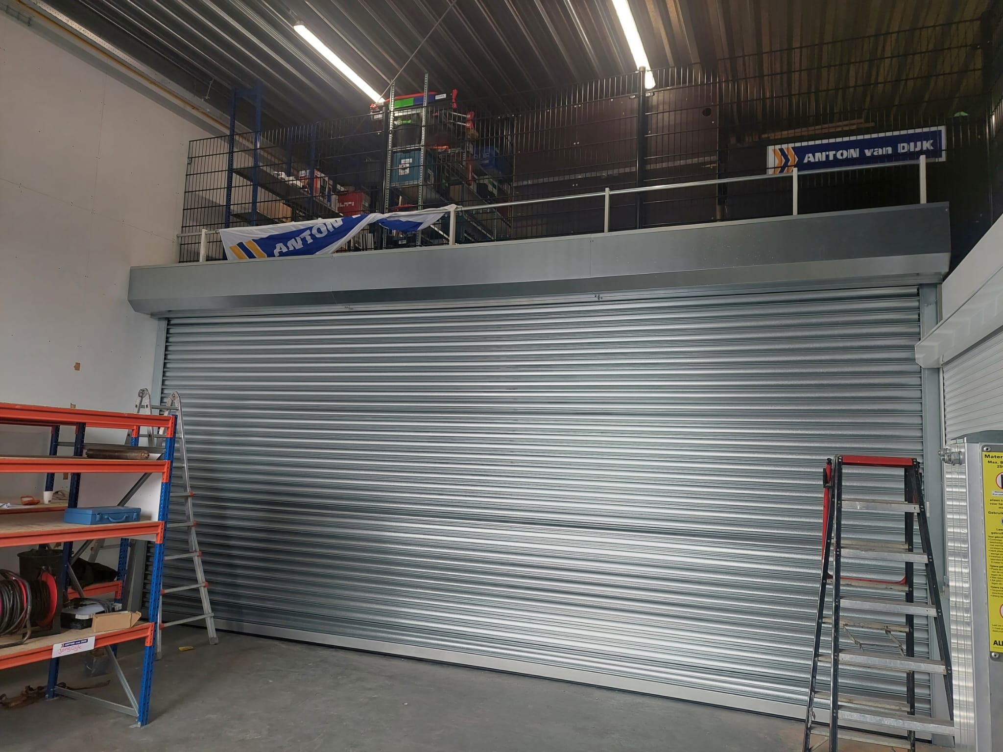 Stalen rolluik - Ton Smit Garage- en Bedrijfsdeuren