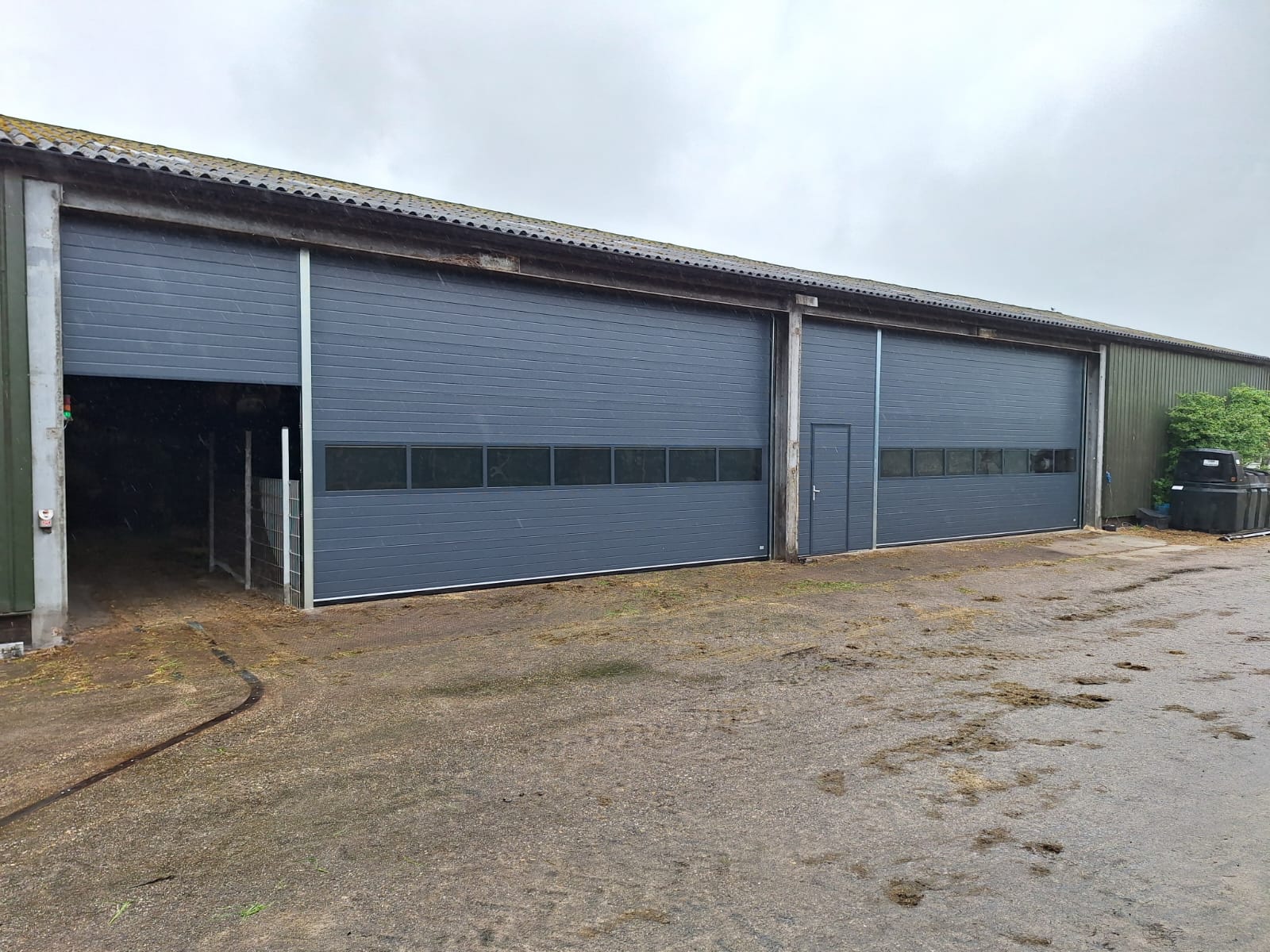 Brede overheaddeuren - Ton Smit Garage- en Bedrijfsdeuren